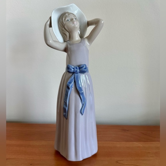 Lladro | Art | Elegant Lladro Figurine Girl With Sunhat Handcrafted ...
